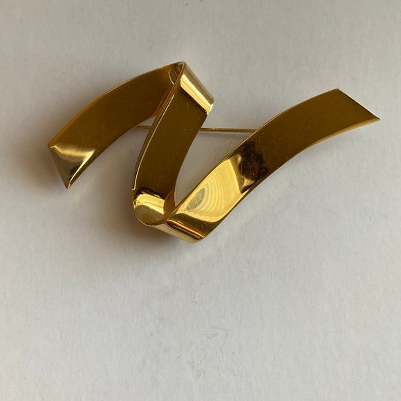 Monet | Jewelry | Monet Brushed Gold Tone Large Ribbon Brooch | Poshmark